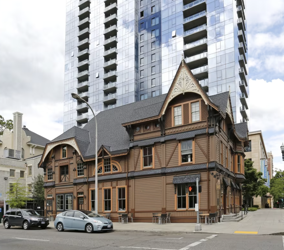 Portland’s Ladd Carriage House for sale (again) – Lost Oregon