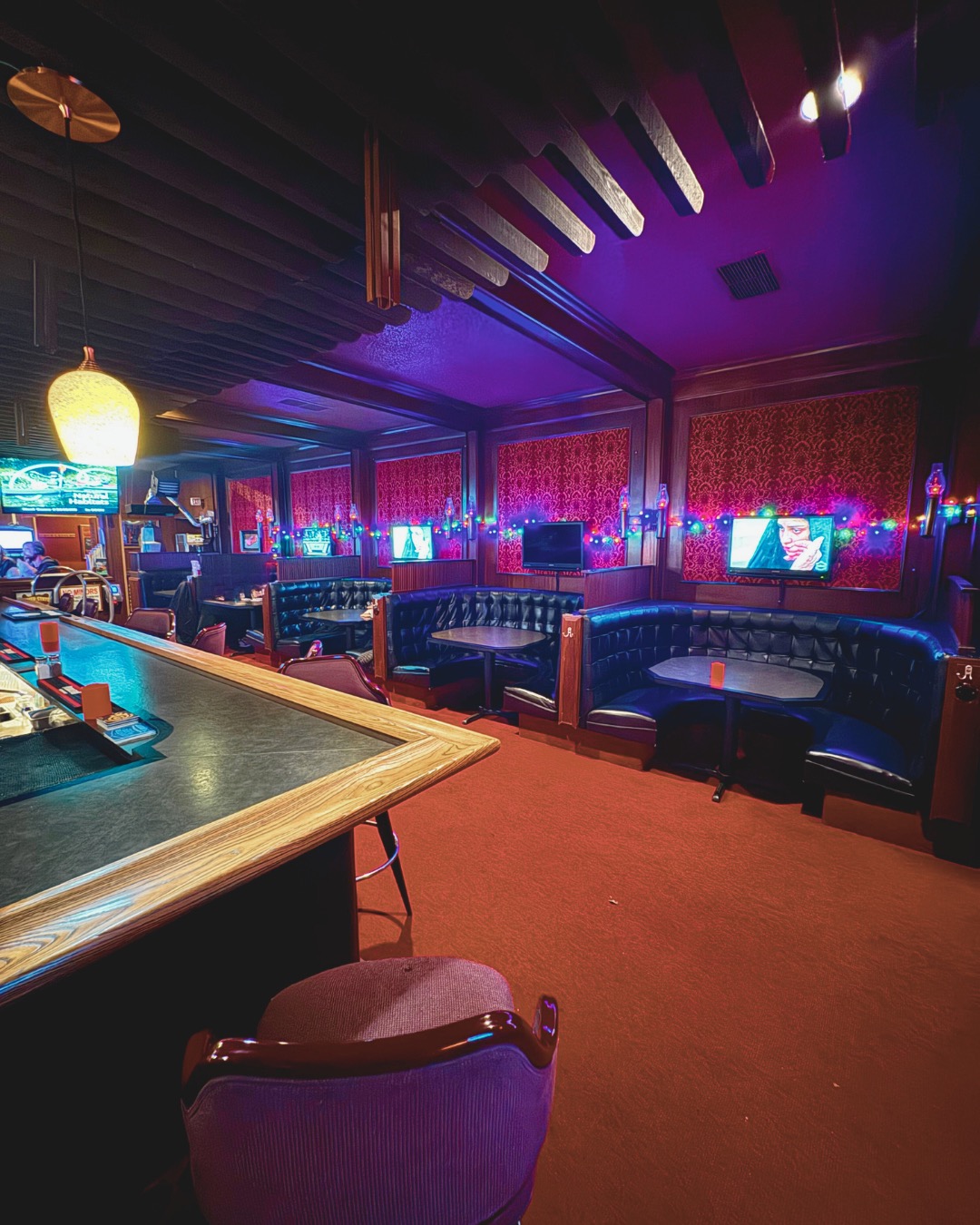 Step inside the Golden Nugget, Milwaukie’s perfectly preserved bar ...